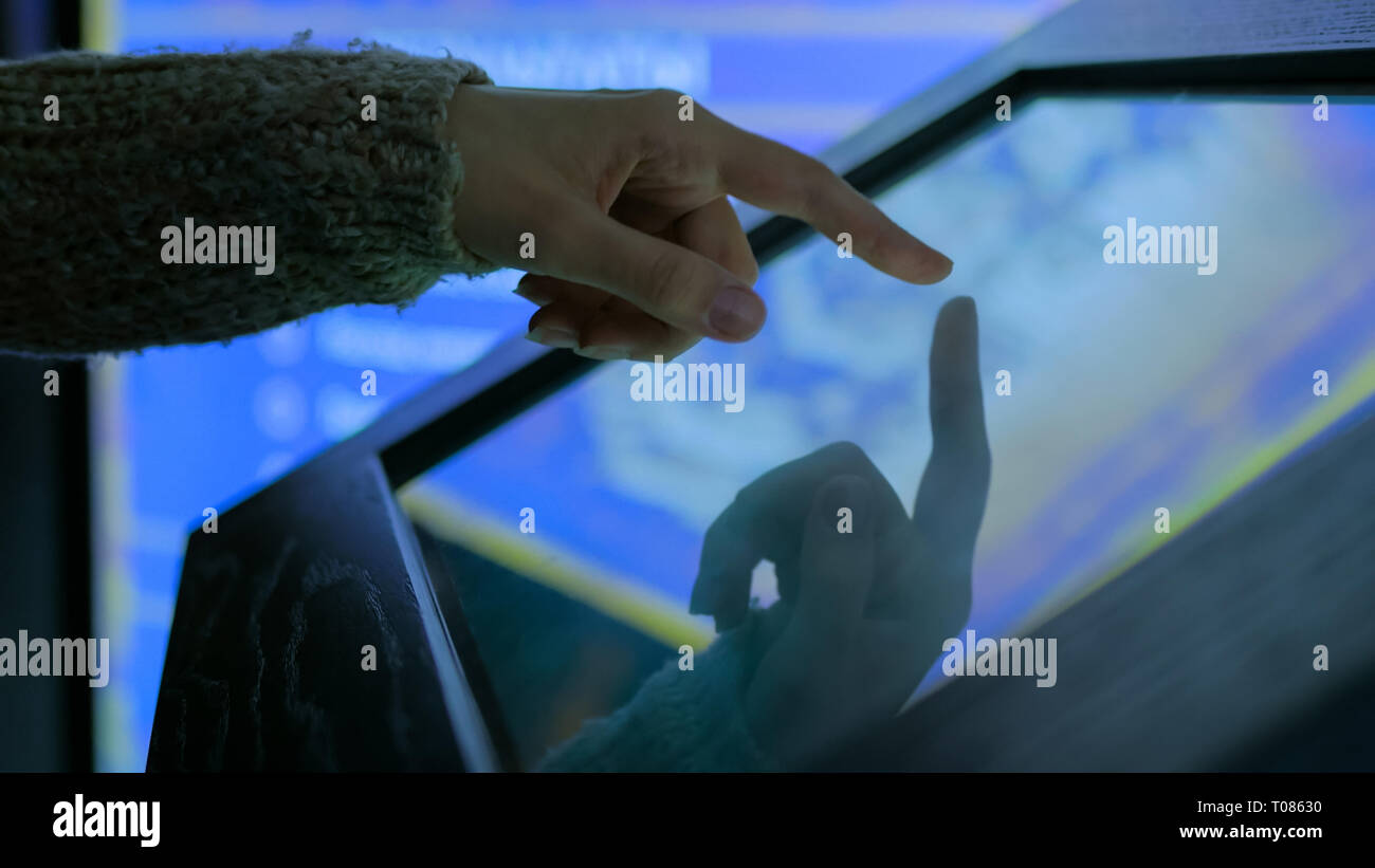 Woman display hi-res stock photography and images - Alamy