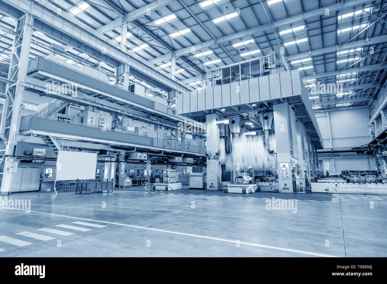 Automobile manufacturing plant hi-res stock photography and images - Alamy