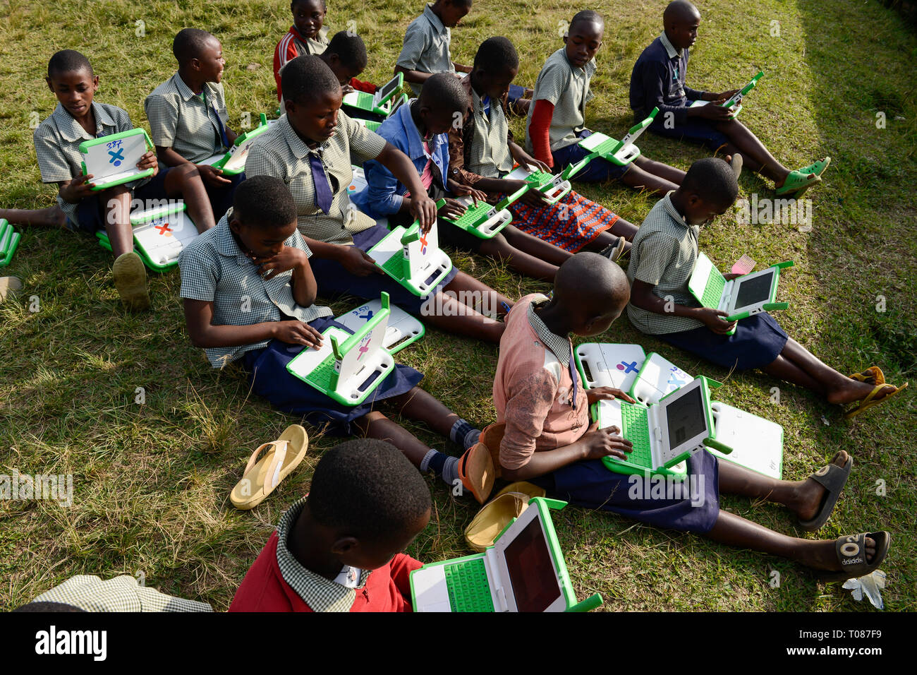 Children using laptops africa hi-res stock photography and images - Alamy