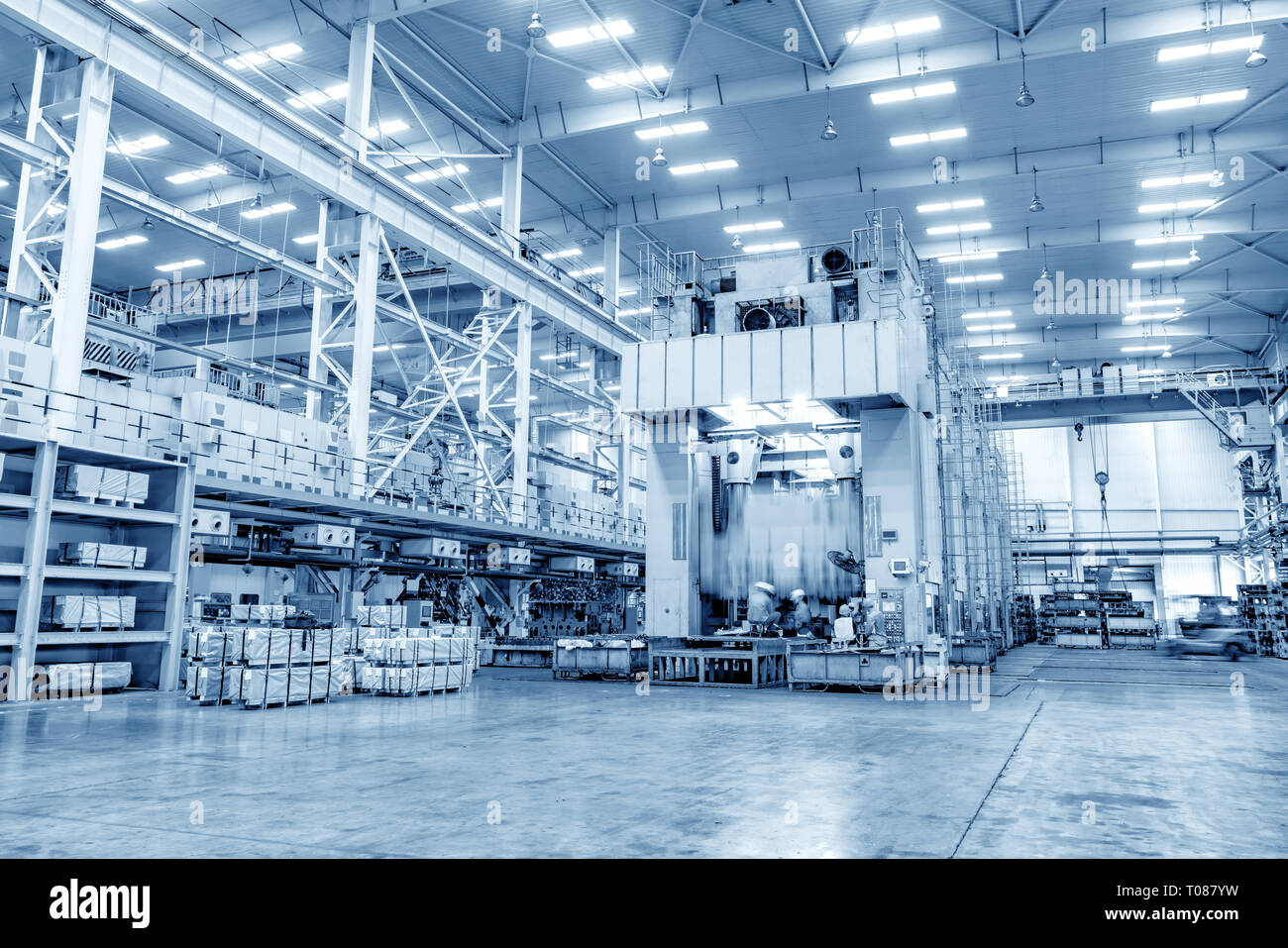 Car production line, skilled workers are working tense Stock Photo - Alamy