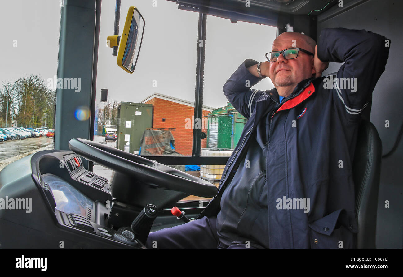Bus driver stagecoach hi-res stock photography and images - Alamy