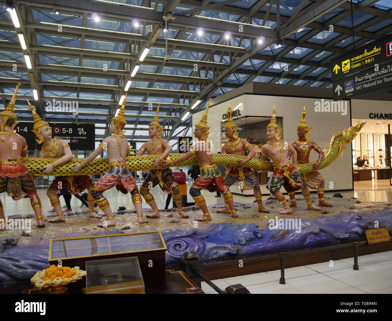 BANGKOK, THAILAND—MARCH 2018: One side of the spectacular tug-of-war ...