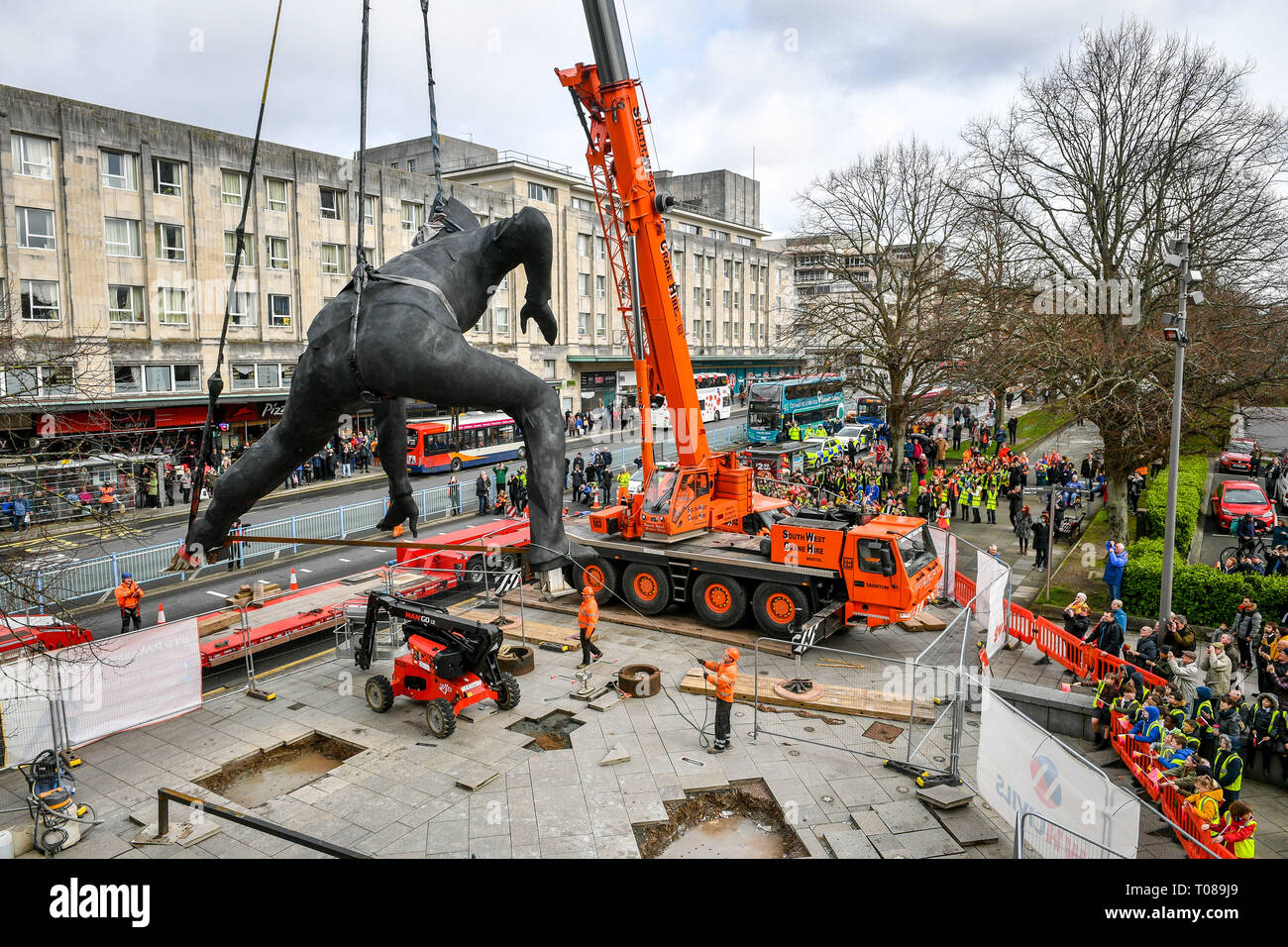 Messenger, the largest bronze cast sculpture in the UK, is lowered into ...