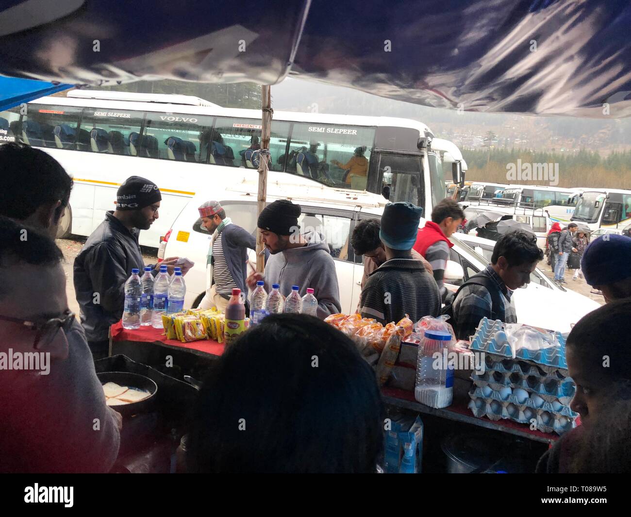 Manali public bus terminal hi-res stock photography and images - Alamy