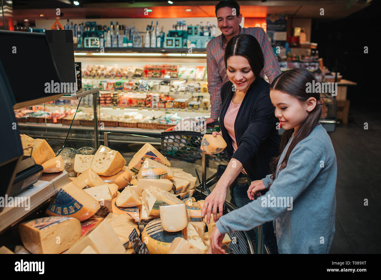 Mother daughter shopping wait hi-res stock photography and images - Alamy