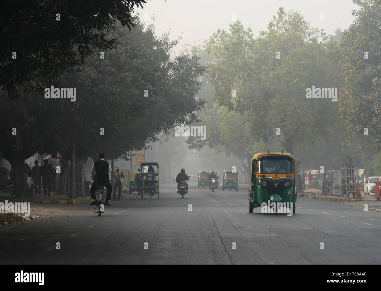 Rickshaws and cars on a street in new delhi hi-res stock photography ...