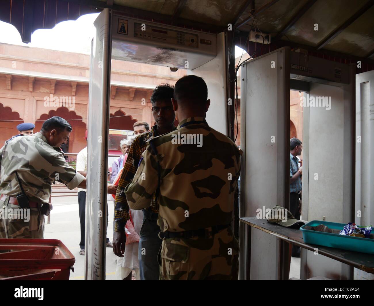 Taj mahal entrance gates hi-res stock photography and images - Alamy