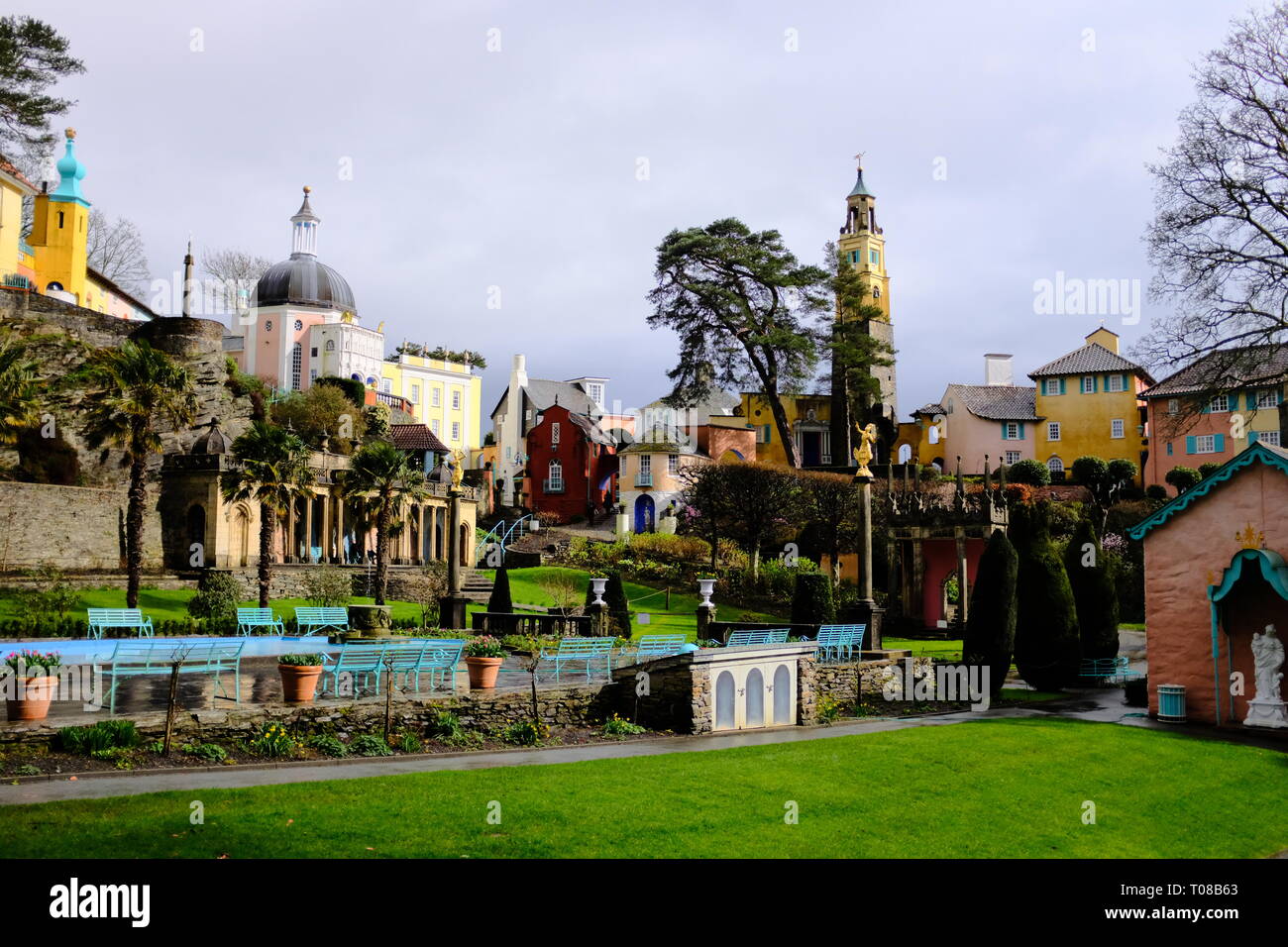 Italian village style architecture hi-res stock photography and images ...