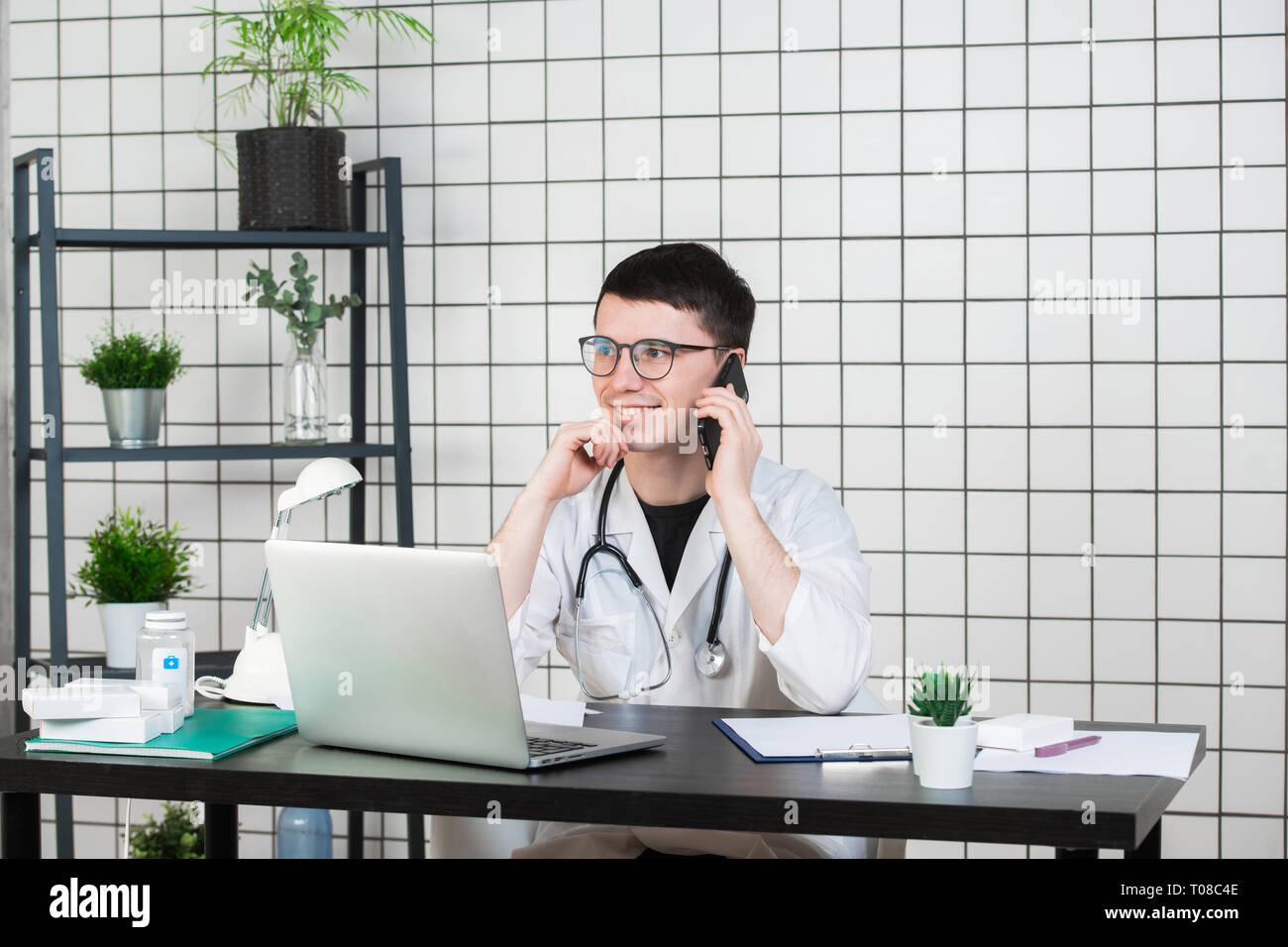 Doctor talking on phone using hi-res stock photography and images - Alamy