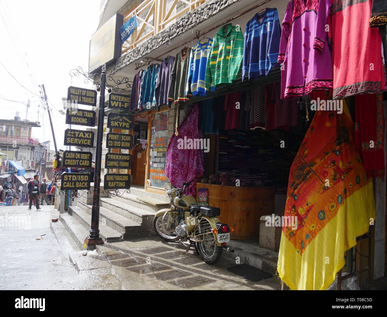 MANALI, HIMACHAL PRADESH, INDIA—MARCH 2018: Colorful clothes and ...