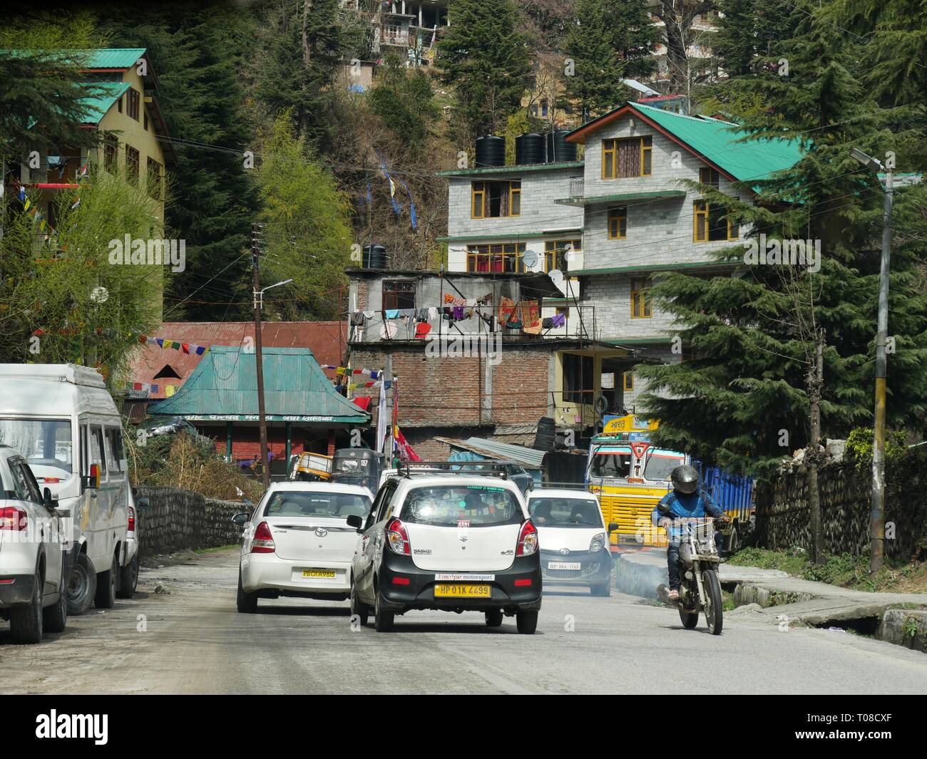 Manali bus hi-res stock photography and images - Alamy