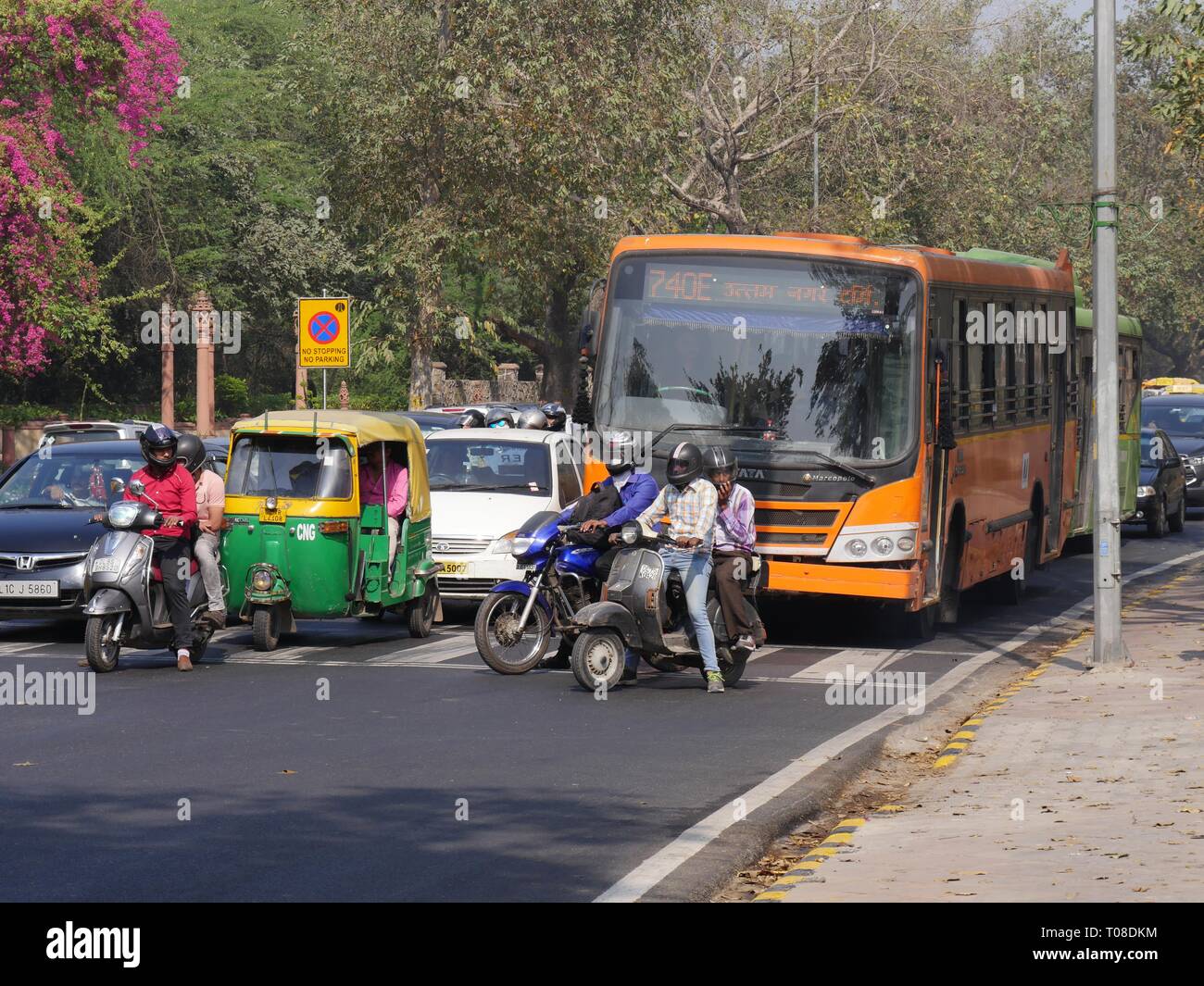 India stop light hi-res stock photography and images - Alamy