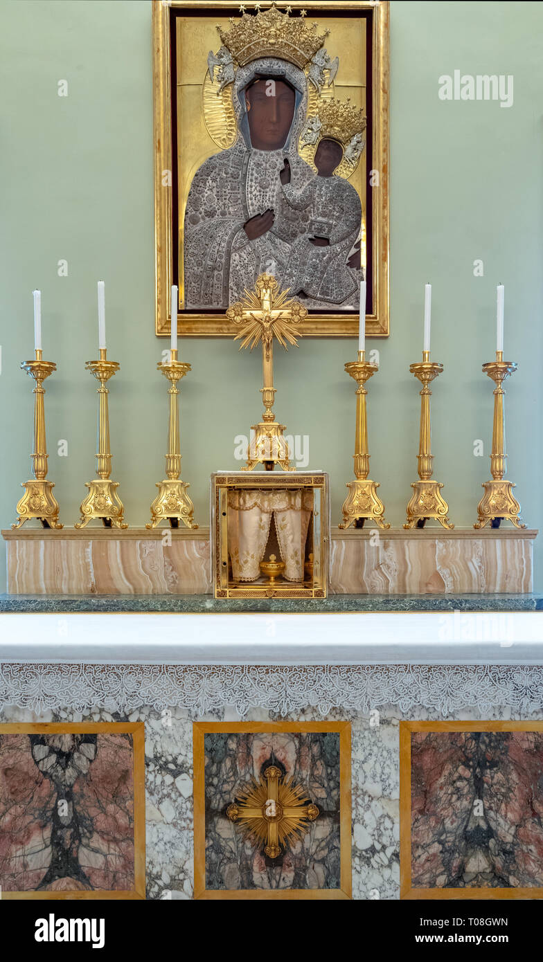 Tha altar of the czestochowa chapel in the apostolic palace hi-res ...