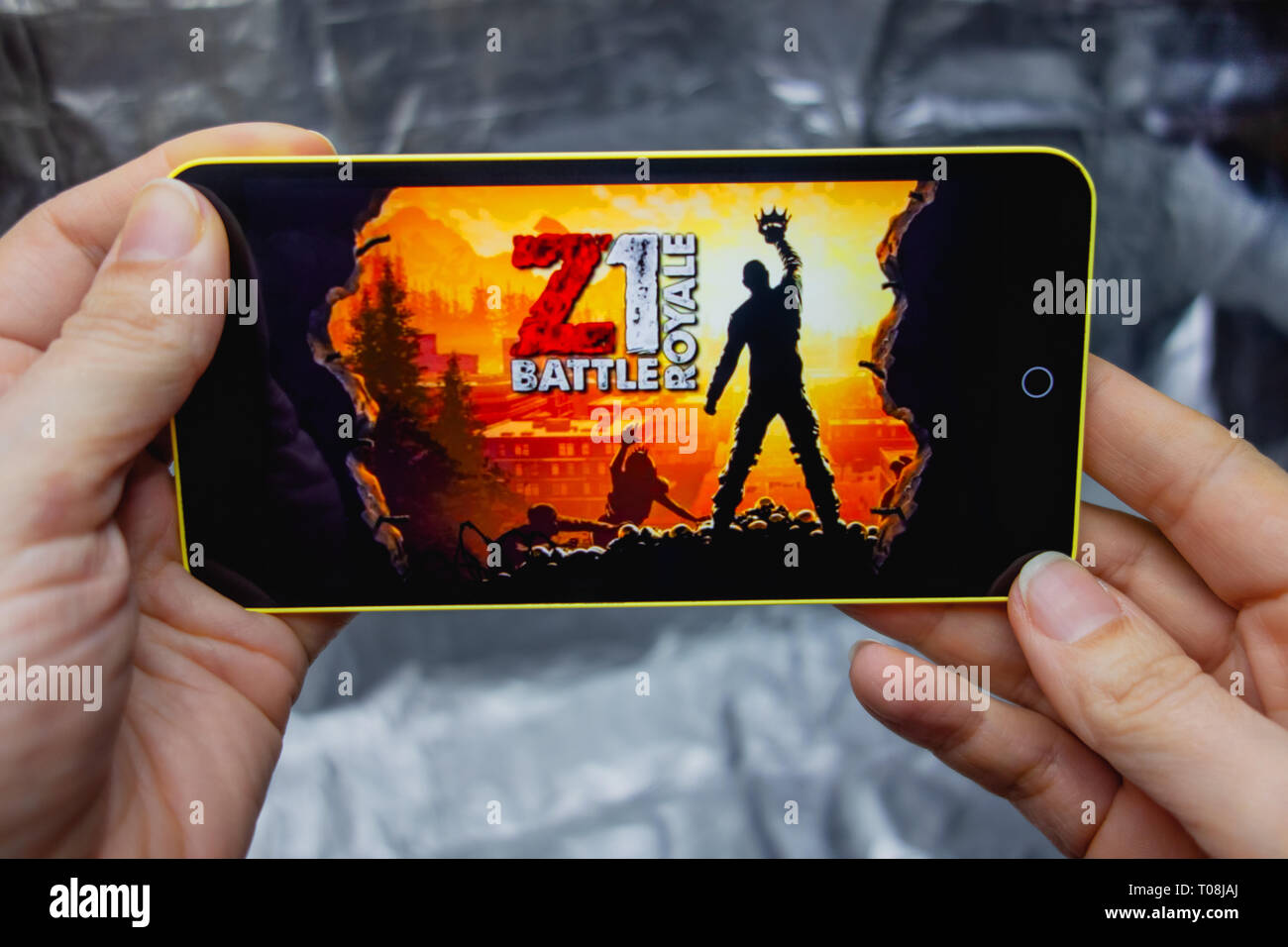 Fortnite mobile game hi-res stock photography and images - Alamy