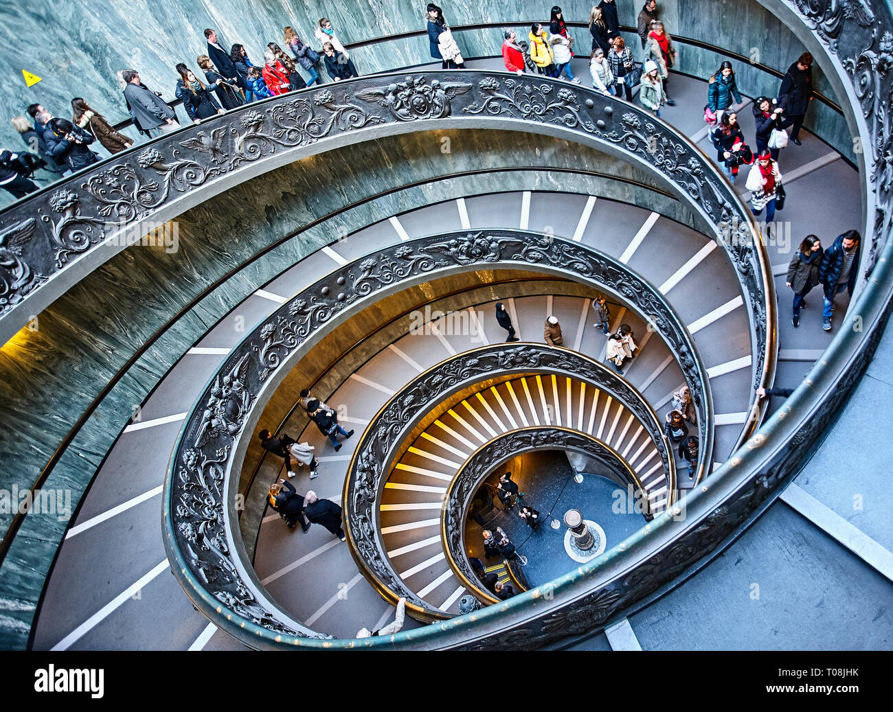 Double helix spiral staircase hi-res stock photography and images - Alamy