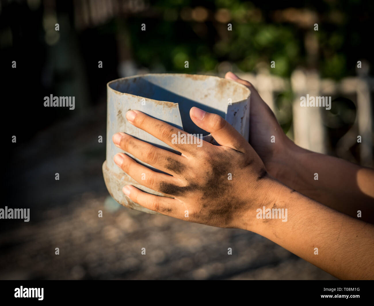 Hungry child with empty bowl hi-res stock photography and images - Alamy