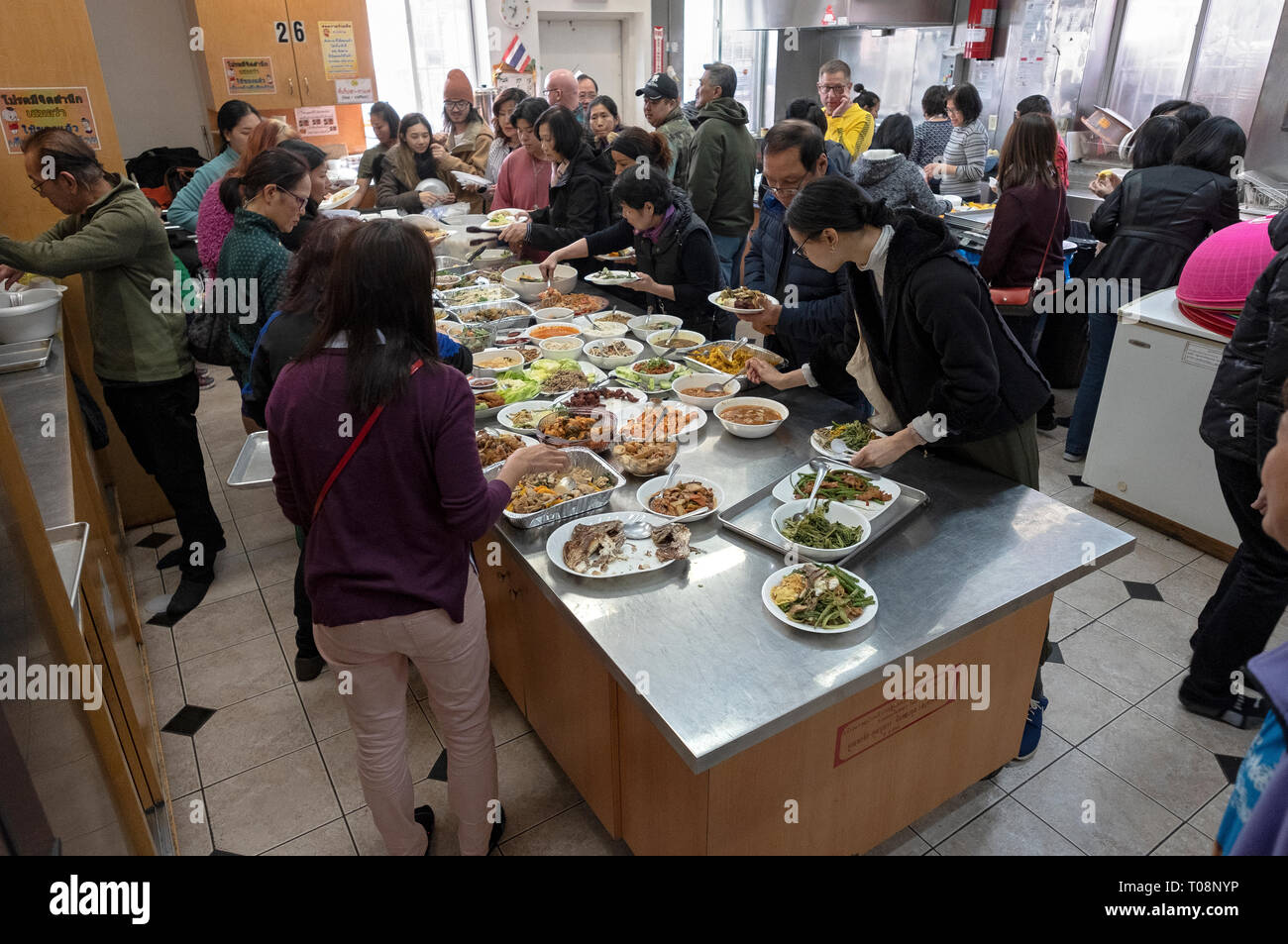 Buddhist monks eating hi-res stock photography and images - Alamy