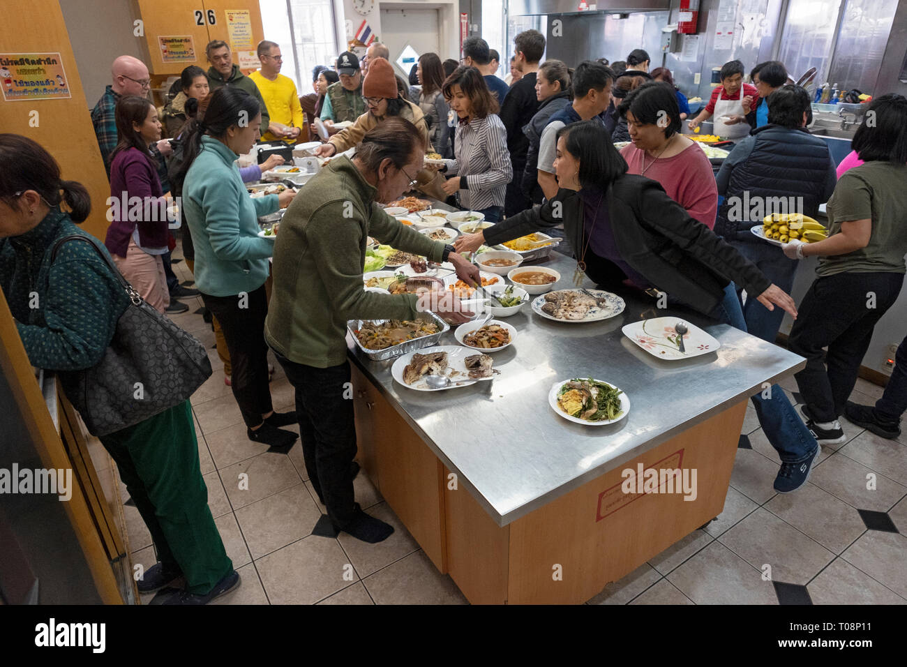 Buddhist monks eating hi-res stock photography and images - Alamy