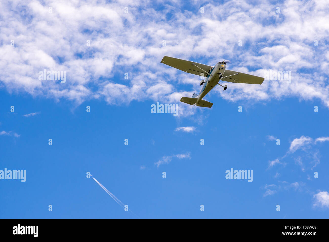 White airplane with blue stripes hi-res stock photography and images ...