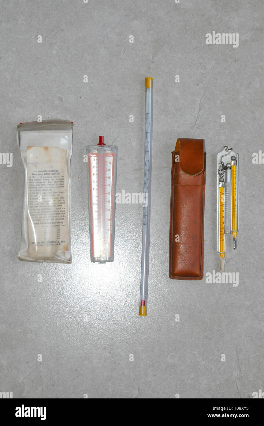 weather station. Minimum and maximum temperature analogue thermometer ...