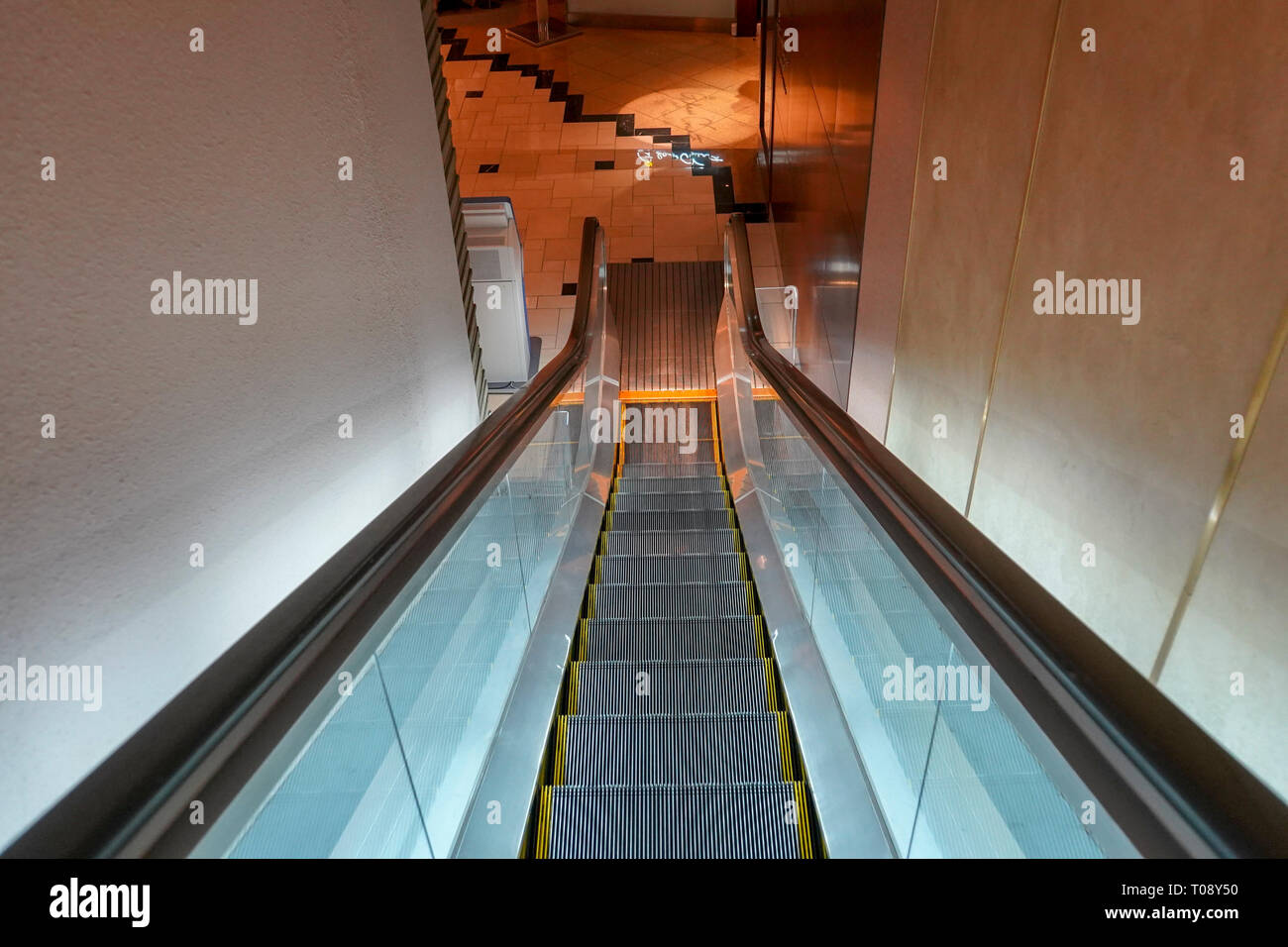 Escalator japan hi-res stock photography and images - Alamy