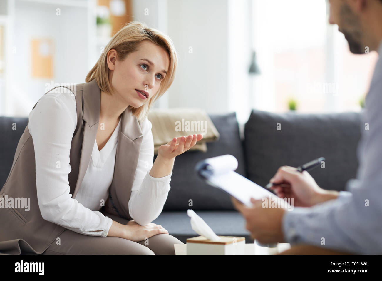 Explaining help hi-res stock photography and images - Alamy