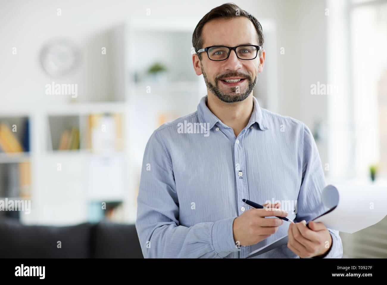 Psychologist with document Stock Photo - Alamy