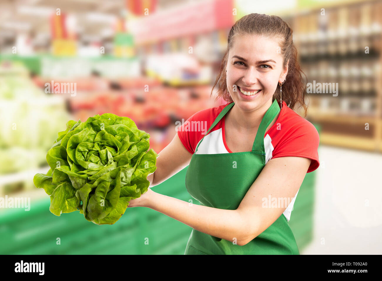 Grocery store employee hi-res stock photography and images - Alamy