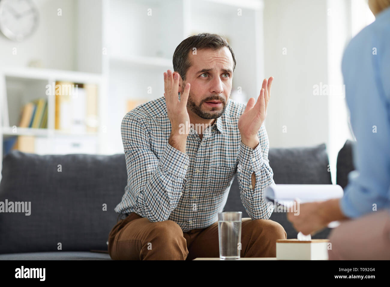 Counselor talking patient hi-res stock photography and images - Alamy