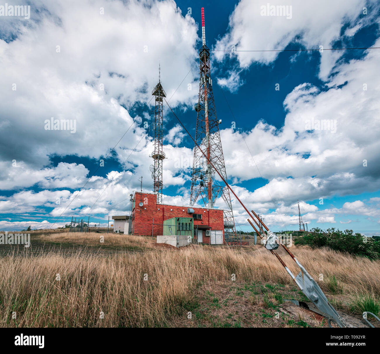 Satellite and telecommunications towers hi-res stock photography and ...