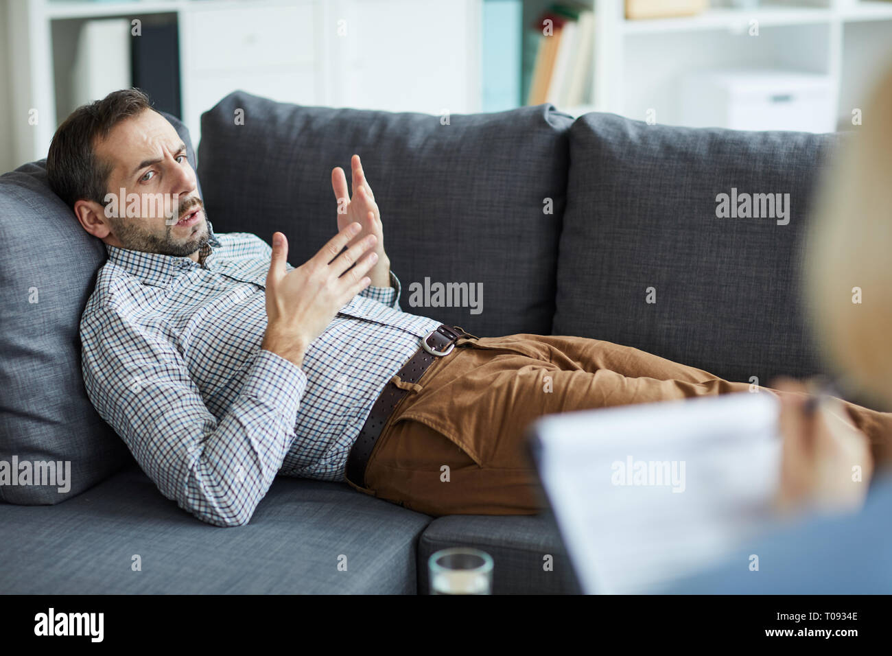 Explaining help hi-res stock photography and images - Alamy