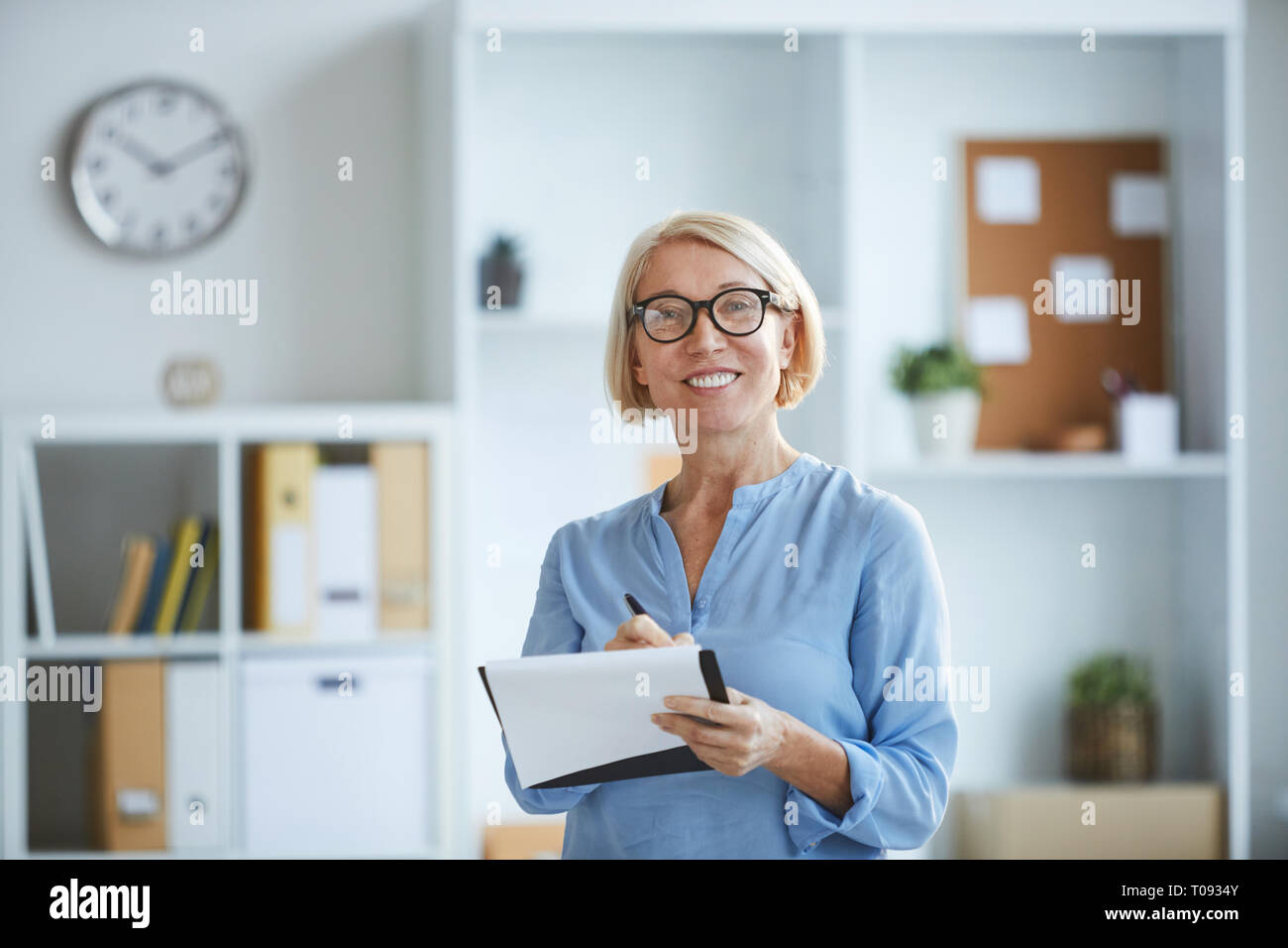 Mature counselor hi-res stock photography and images - Alamy