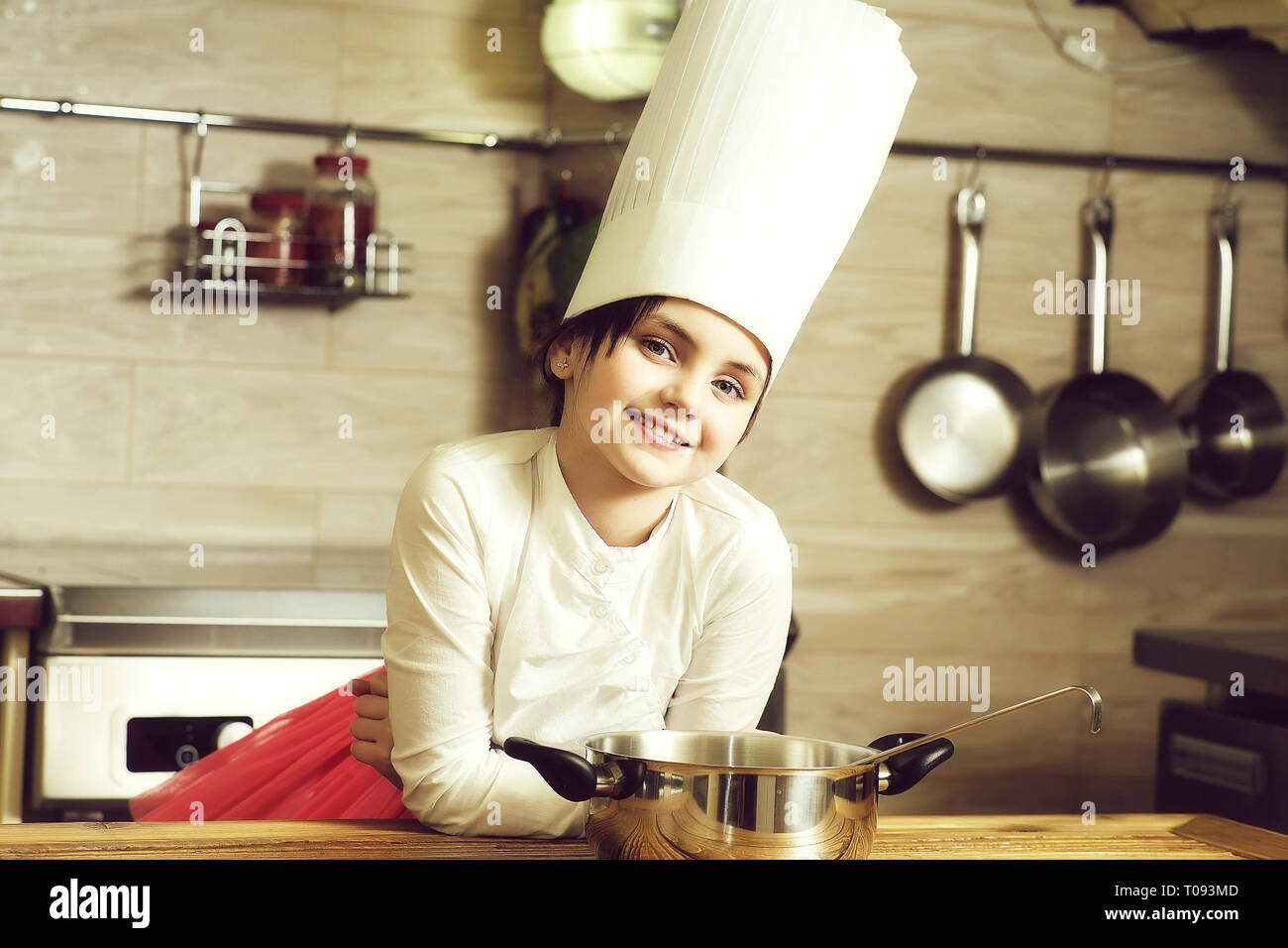 Little girl cook Stock Photo - Alamy