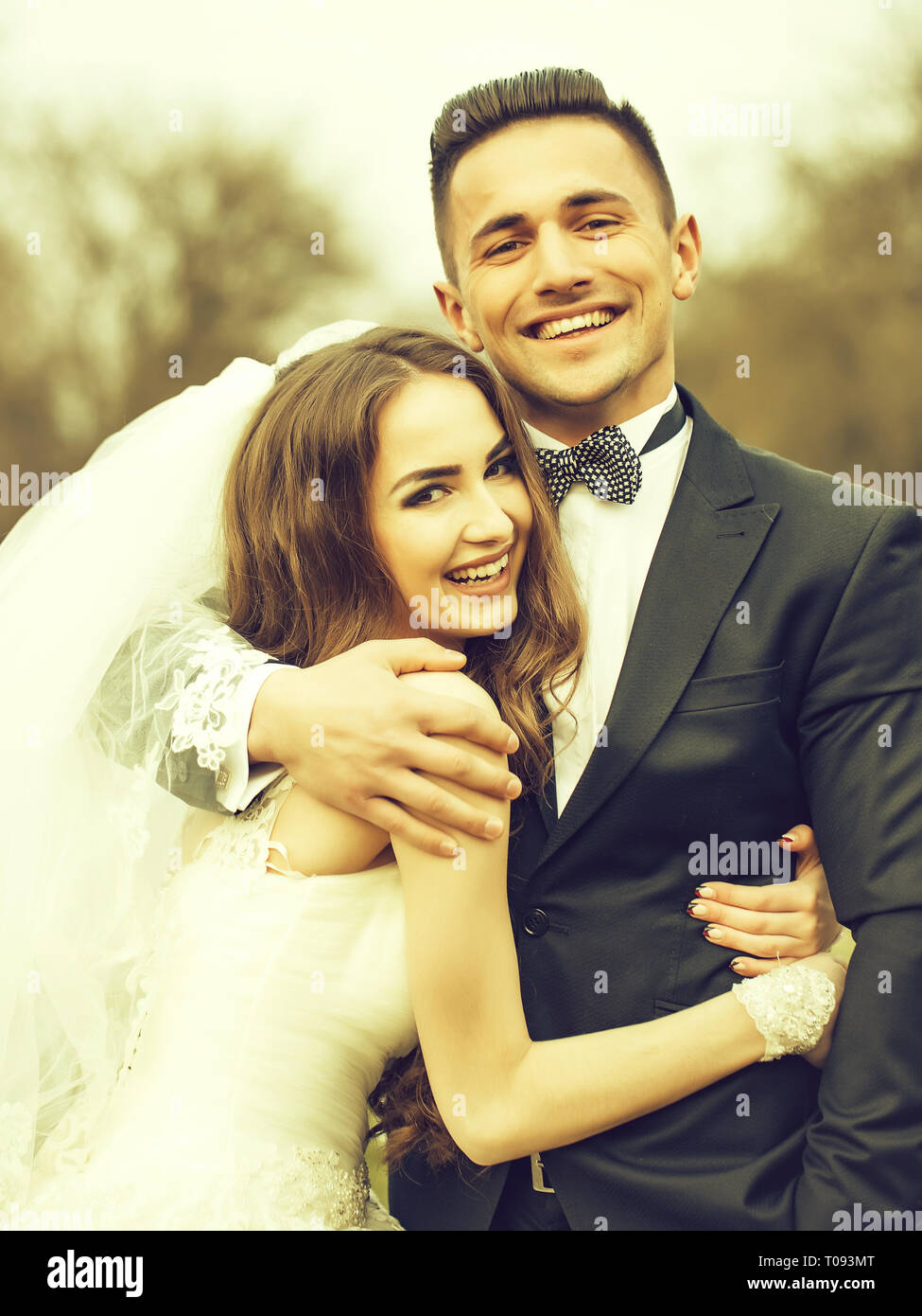 Happy wedding couple Stock Photo - Alamy