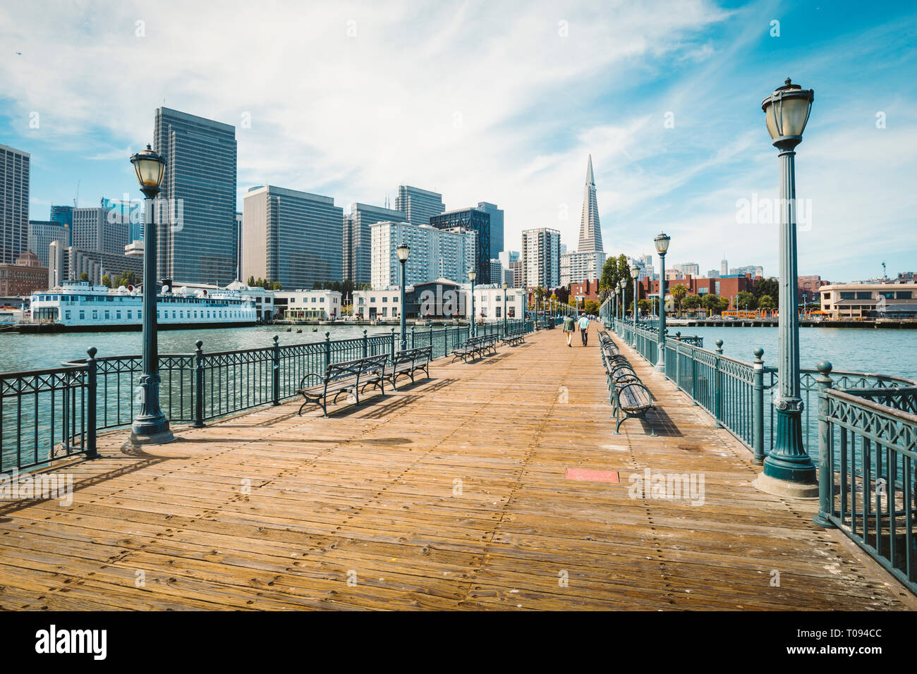Pier 7 hi-res stock photography and images - Alamy