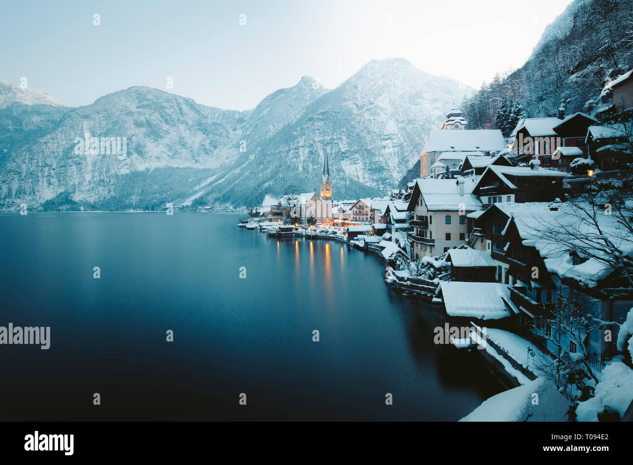 Classic postcard view of famous Hallstatt lakeside town in the Alps ...