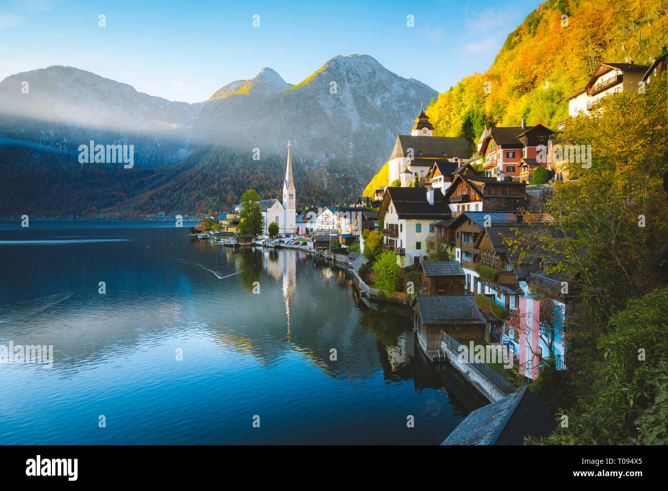 Scenic picture-postcard view of famous Hallstatt mountain village with ...