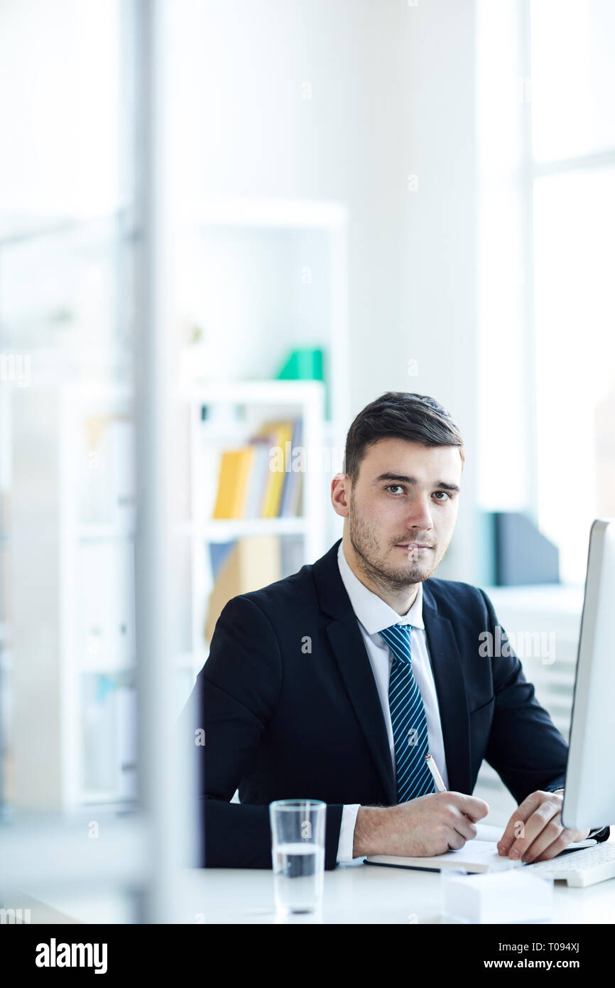 Serious manager hi-res stock photography and images - Alamy