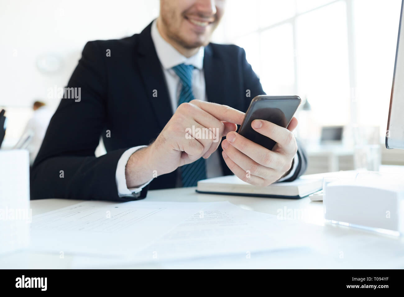 Messaging by desk Stock Photo - Alamy