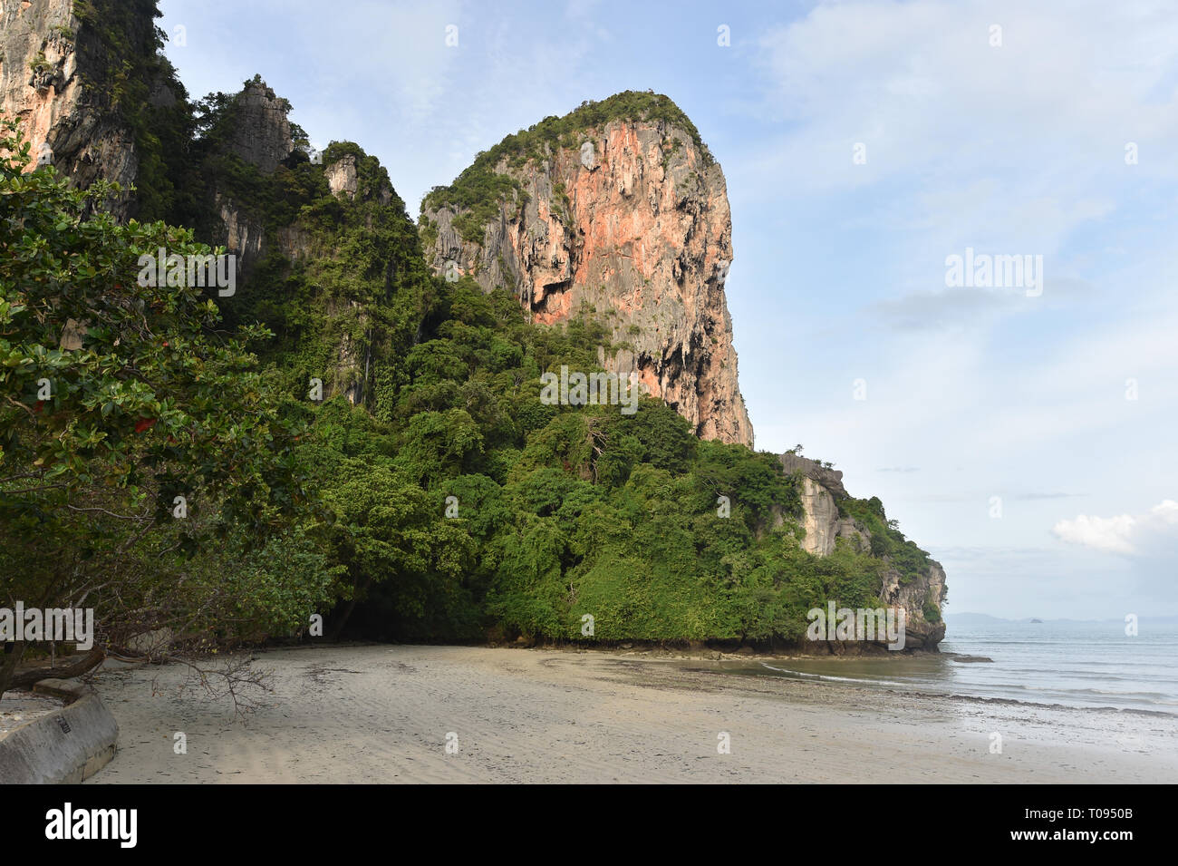 Towering limestone cliffs Stock Photo - Alamy