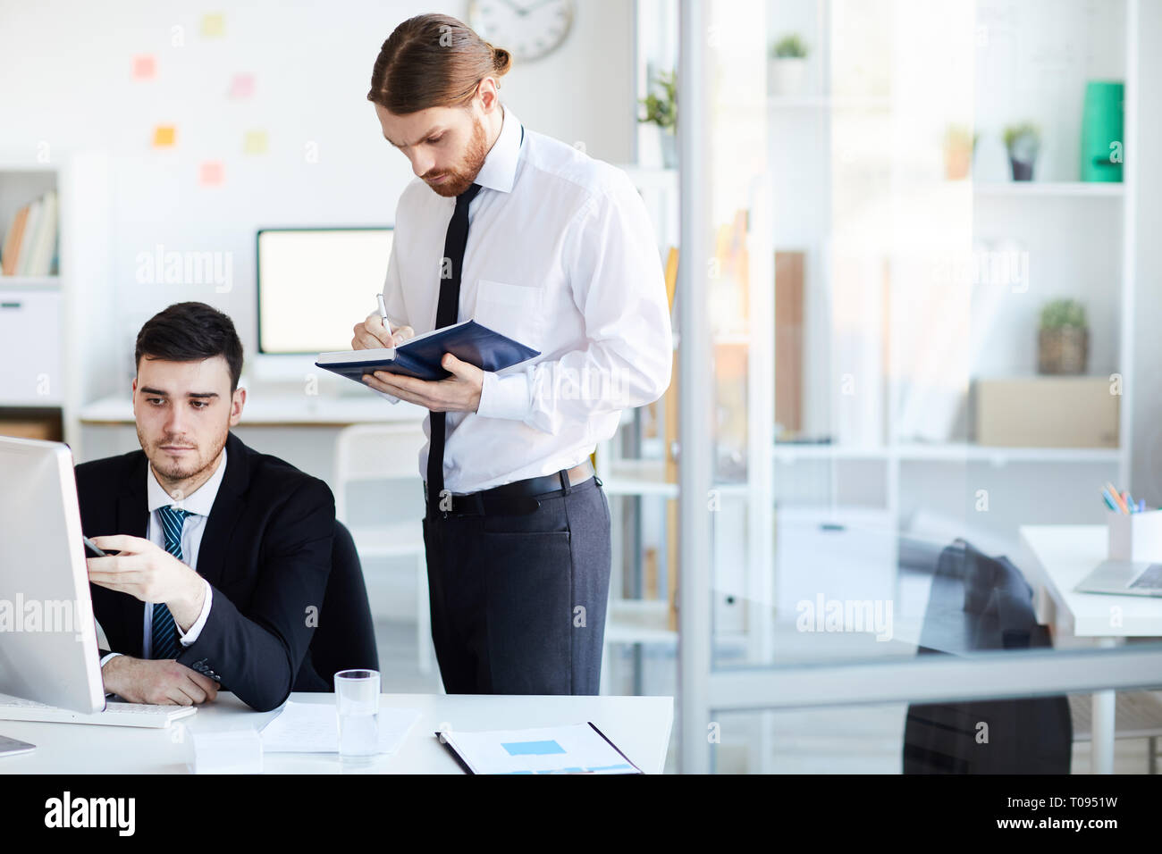Teamwork in office Stock Photo - Alamy