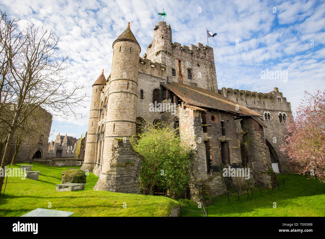 Medieval flemish town walls hi-res stock photography and images - Alamy