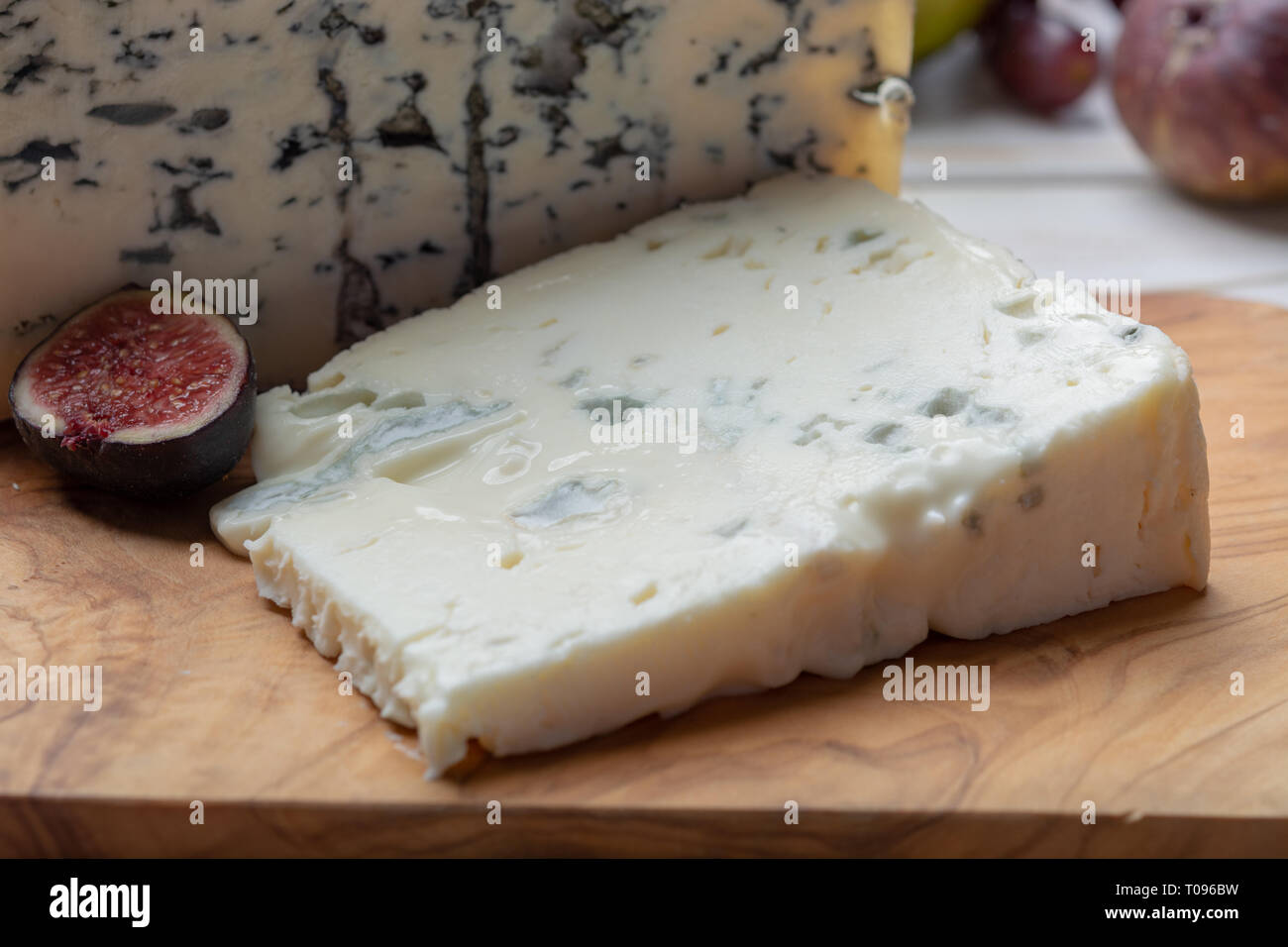 Gorgonzola picant and dolce Italian blue cheese, made from unskimmed ...