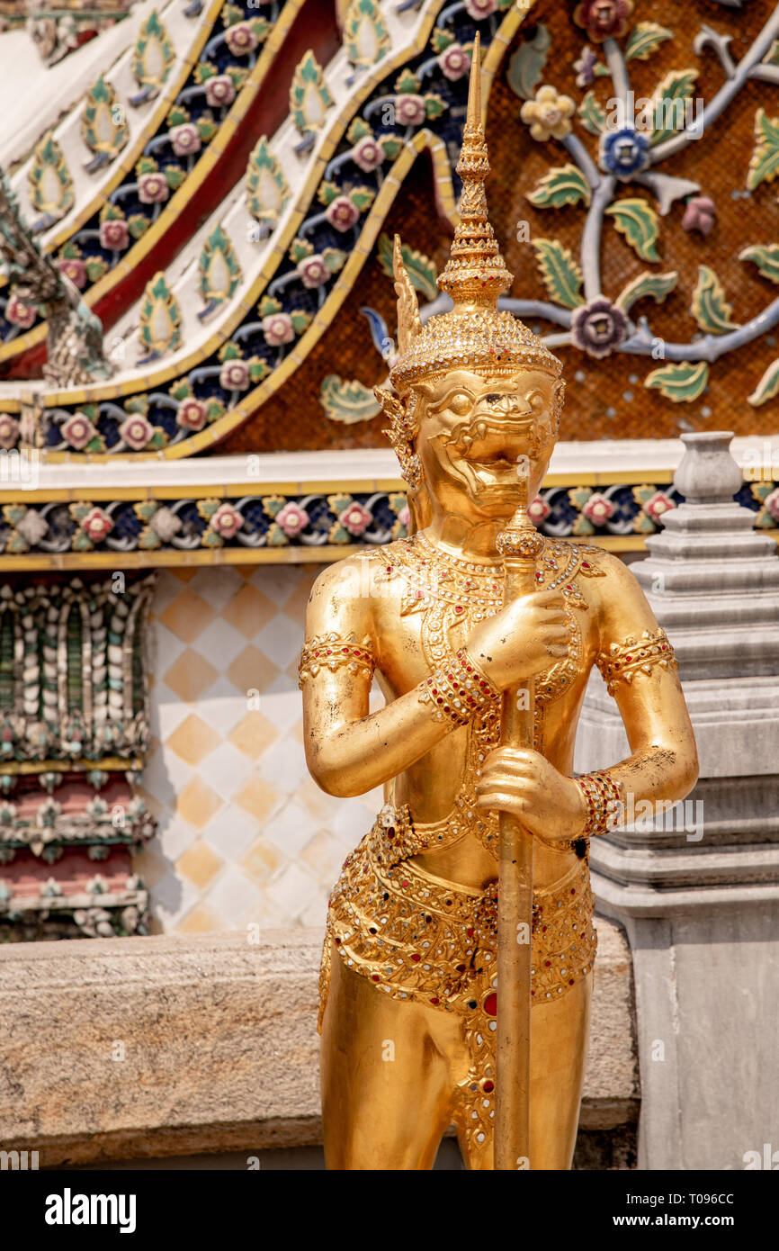 thailand golden statue Stock Photo - Alamy