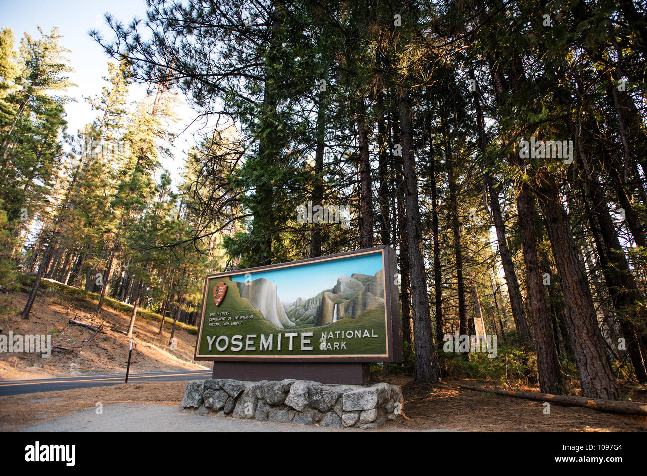 Yosemite National Park entrance sign. Yosemite National Parl ...