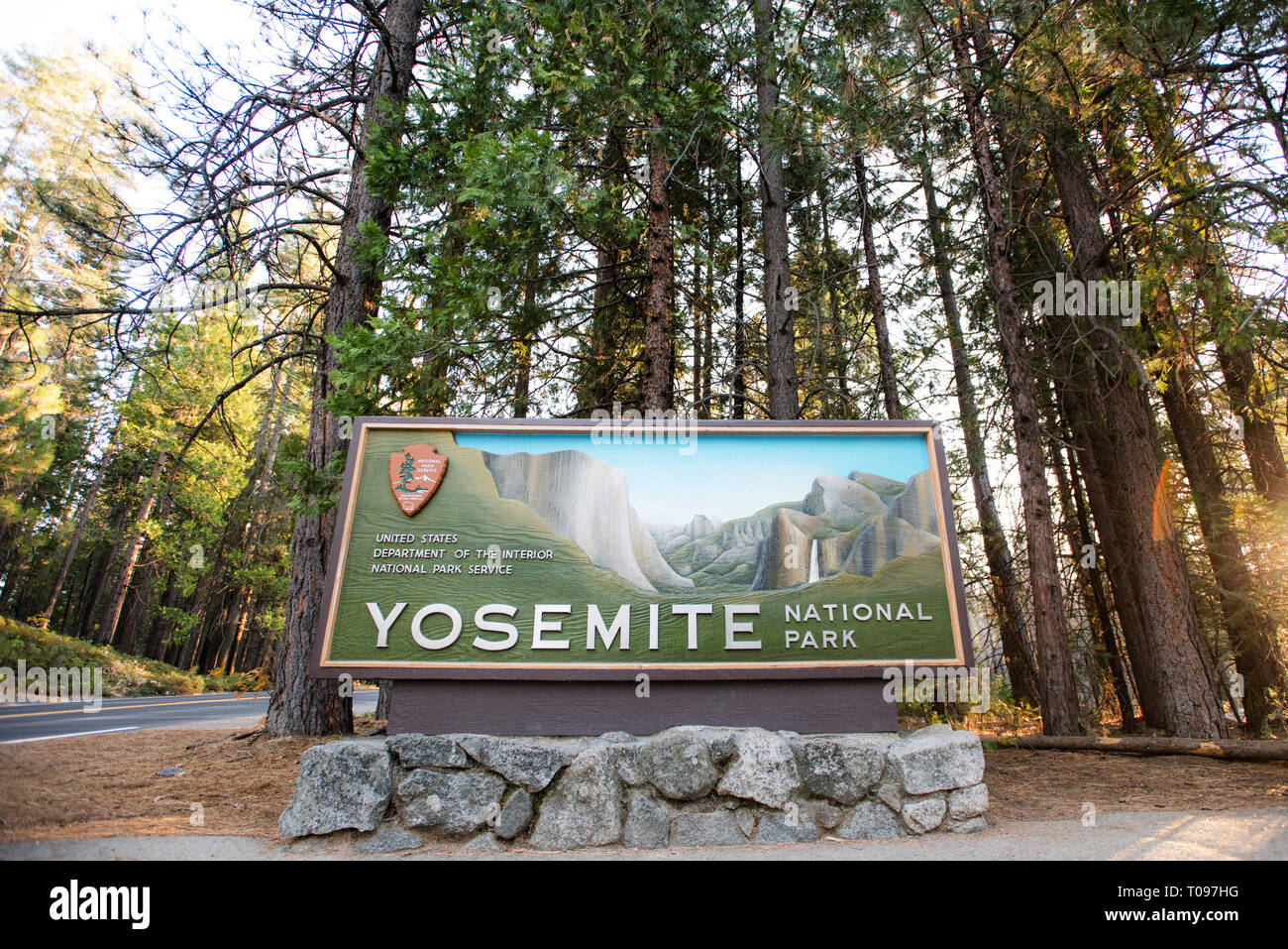 Entrance sign yosemite national park hi-res stock photography and ...