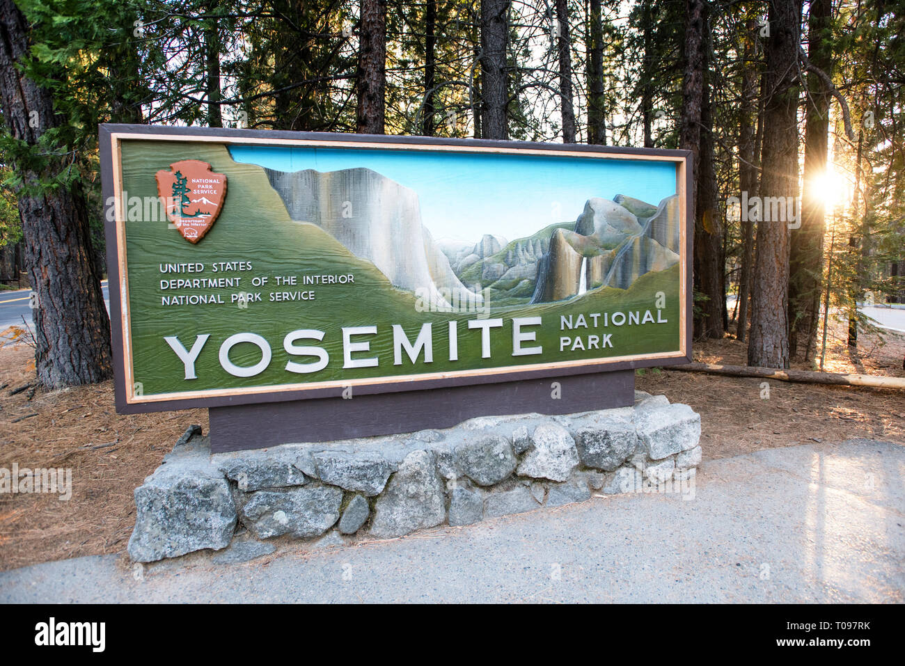 Entrance sign yosemite national park hi-res stock photography and ...