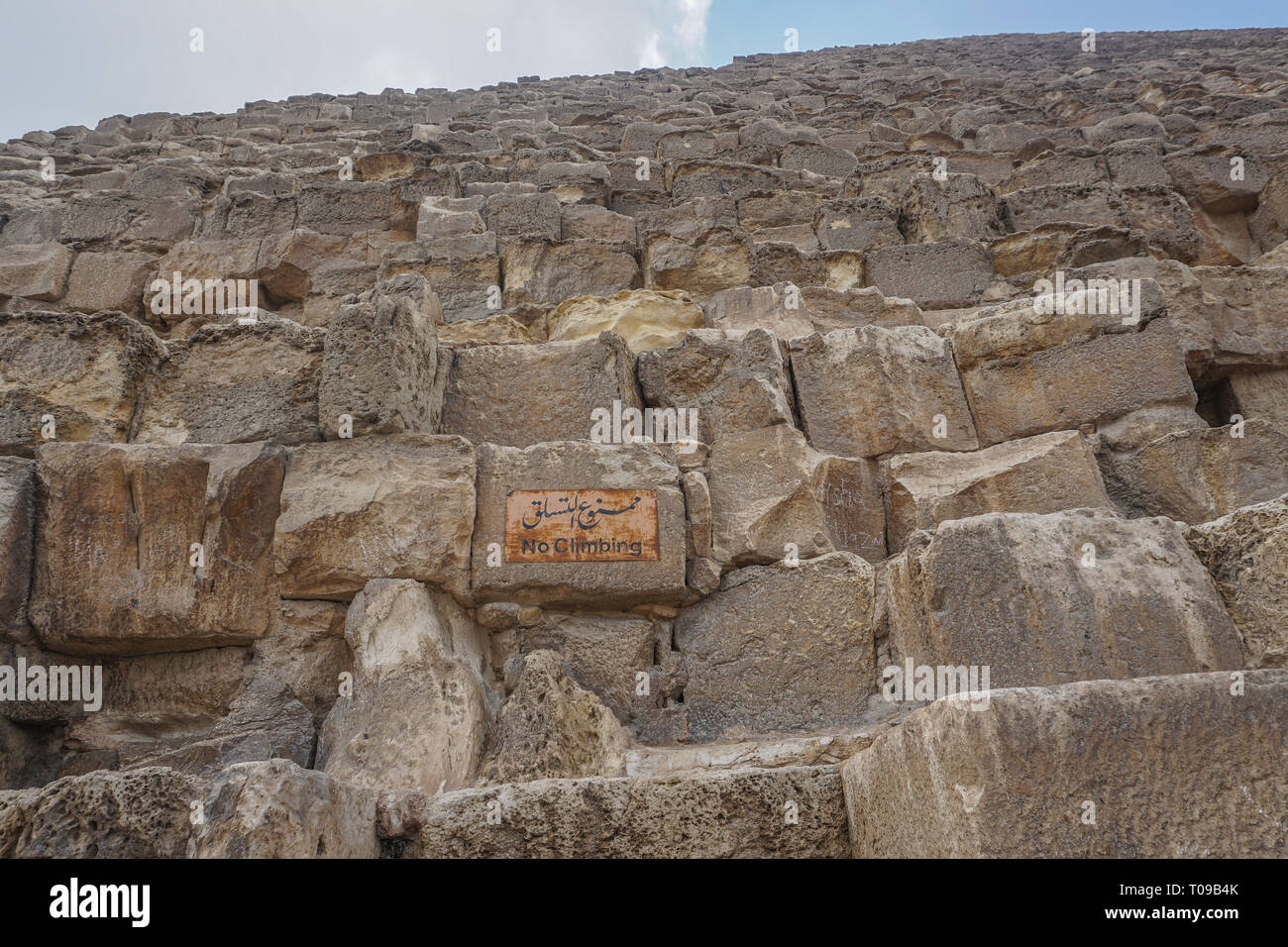 Arabic English Building Sign Stock Photos & Arabic English Building ...