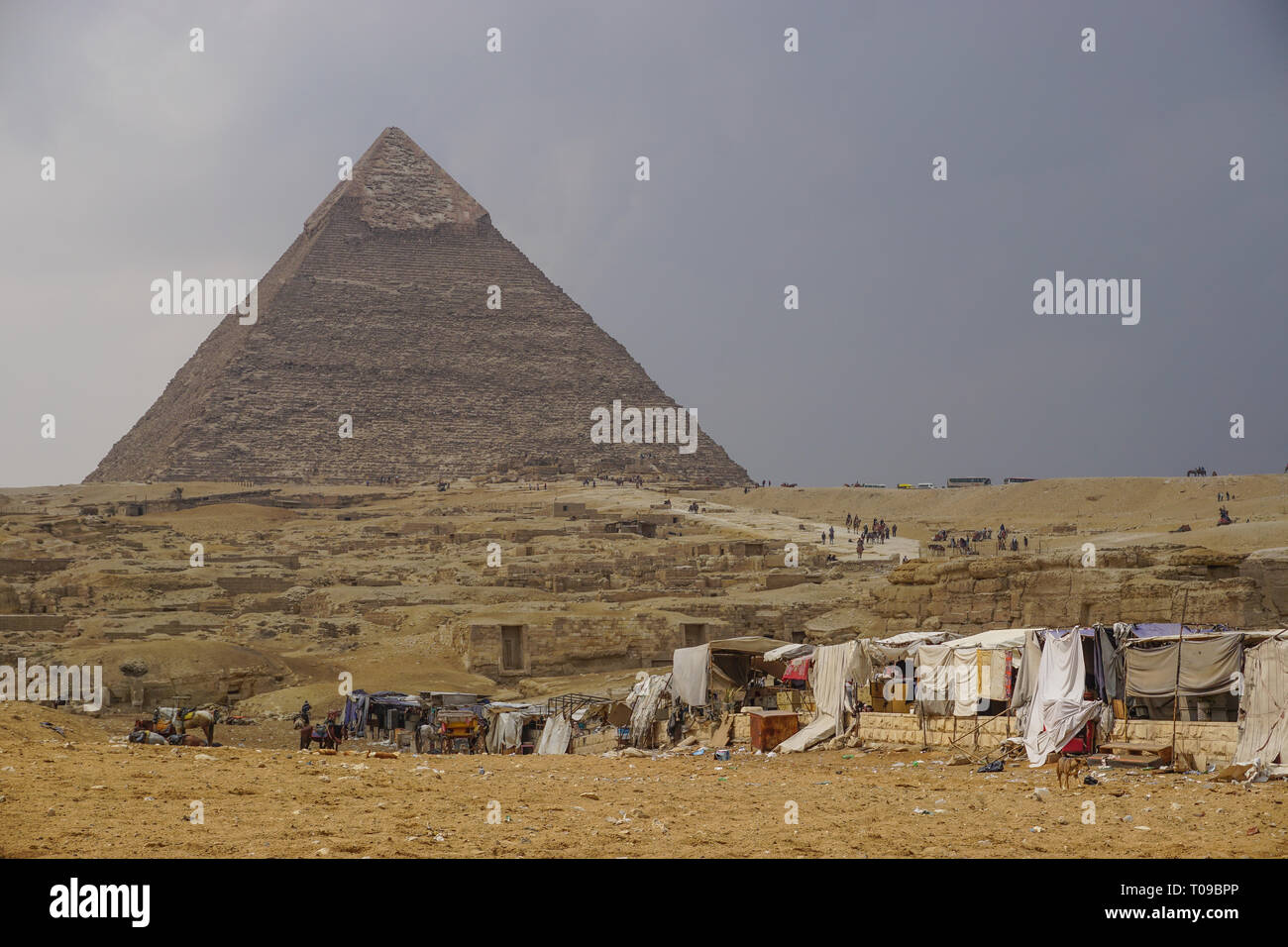 Giza, Egypt: Trash and the tents of souvenir sellers at the Khufu ...