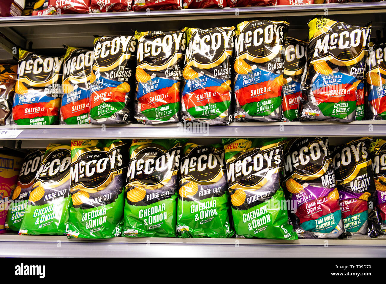 Crisps hi-res stock photography and images - Alamy